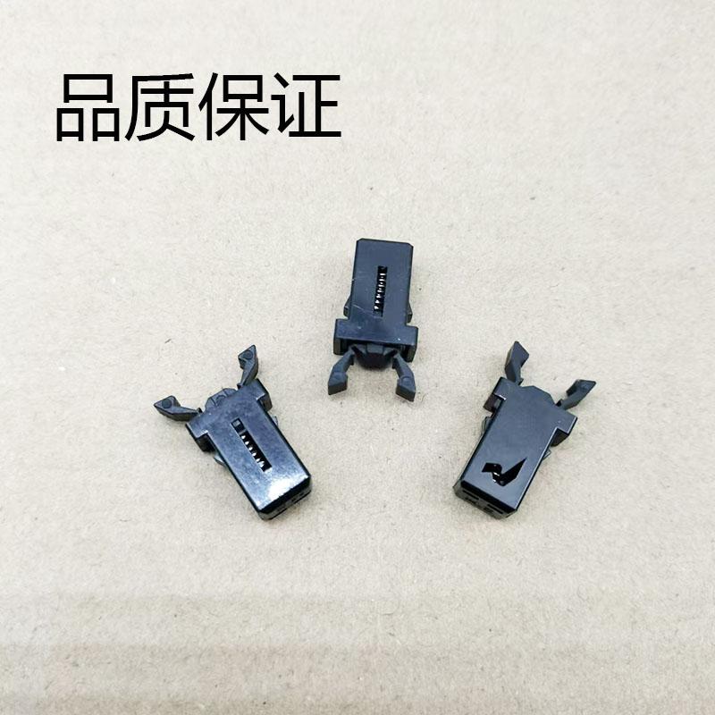 适用雅迪G5电动车充电口盖板弹簧卡扣锁扣通用型眼镜盒阅读灯卡子