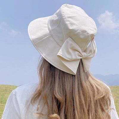 The day butterflies and hat girls take summer vacations out