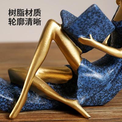 The Nordic art-reading girl Yogas resin sets up a TV cabine