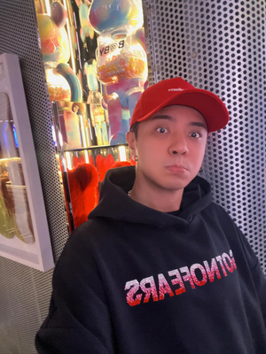 罗志祥 GOTNOFEARS 正品 星星渐层水钻装饰连帽上衣 男女同款