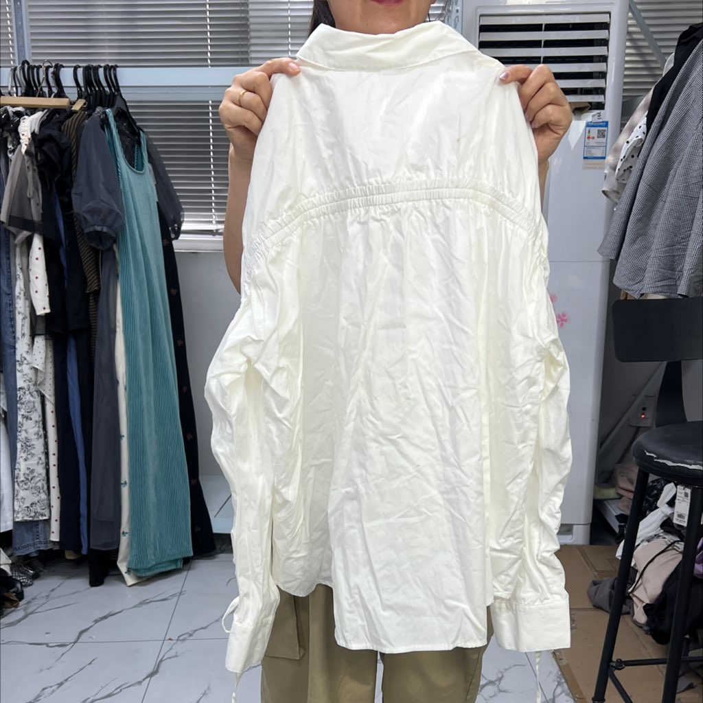643,纯棉 抽绳设计 白色衬衫,116胸围64长,
