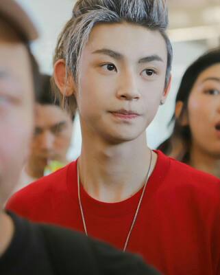 王琳凯写真照相片塑封定制