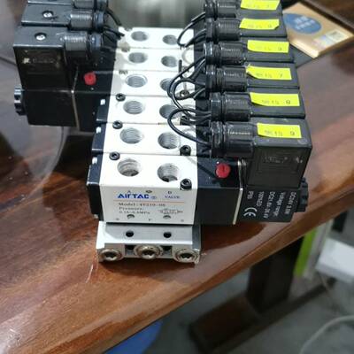 可维修4v22008，正品一一套。