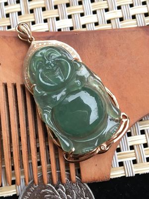 18k金镶嵌天然a货翡翠吊坠玉佛