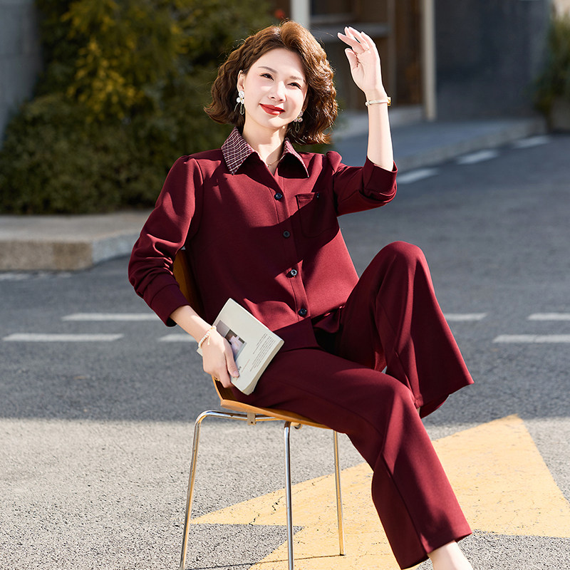 运动通勤风妈妈春装两件套中老年女装显年轻高档外套长裤套装