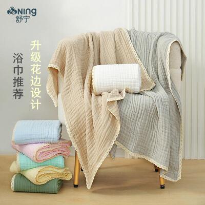 A six-story laced baby with a blanket in a cotton-coloured b