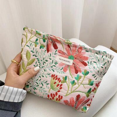 Ins Xiao Qings new large-volume makeup bag, you can take th