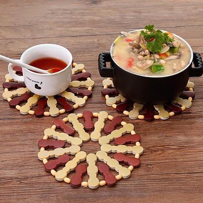 Bamboo-made plum blossom-shaped heat-insulating pad, suitabl