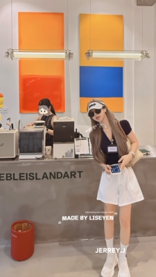 LISEYEN设计师款 V领褶皱修身弹力收腰T恤女夏季 我的妈呀 巨显瘦