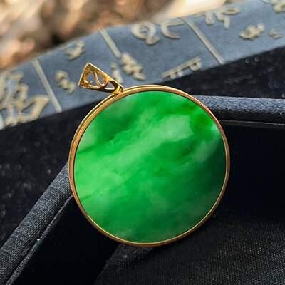 缅甸A货满绿翡翠吊坠18K金无事牌