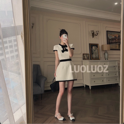 夏季撞色镂空蝴蝶结短款连衣裙