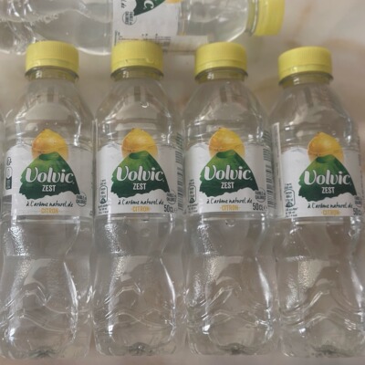 代购法国进口 VOLVIC柠檬味矿泉水饮品/饮用水 500ML*6瓶