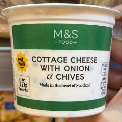 代购正品 英国进口 M&S/玛莎洋葱香葱味茅屋芝士 COTTAGE CHEESE