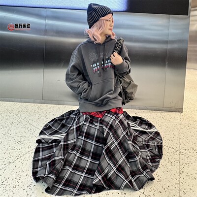 阿迪达斯三叶草2026春女子时尚潮流宽松格纹A字半身裙KT6382 6381