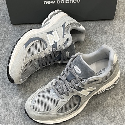 NB2002R男女通用复古灰运动鞋