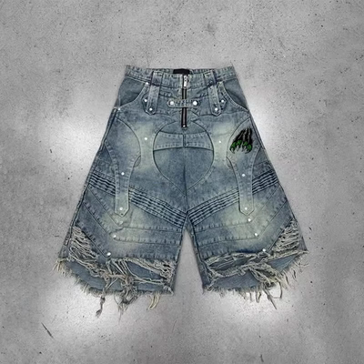 Loose-fitting shorts with tassels - 2026 fashion trend