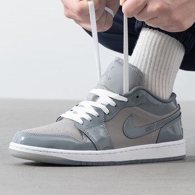 耐克男子2025春季新款AJ1时尚百搭复古篮球运动鞋板鞋 HF3148-011