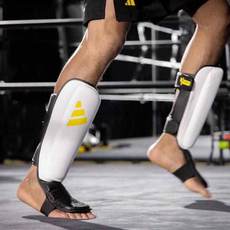 阿迪达斯 X ANDERSON SILVA 联名护胫和护步器 adiAS50SI