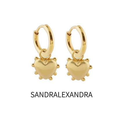 sandralexandra轻奢个性mini桃心坠耳圈，18K厚金电镀
