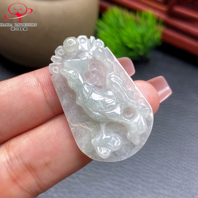 豪8印象H26002A1381翡翠生肖鸡吊坠天然冰糯种浅绿十二生肖挂件7g