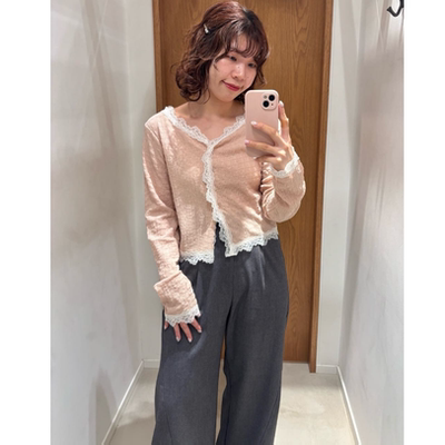 kas2026春夏 立体肌理感蕾丝拼接V领甜美小衫QC