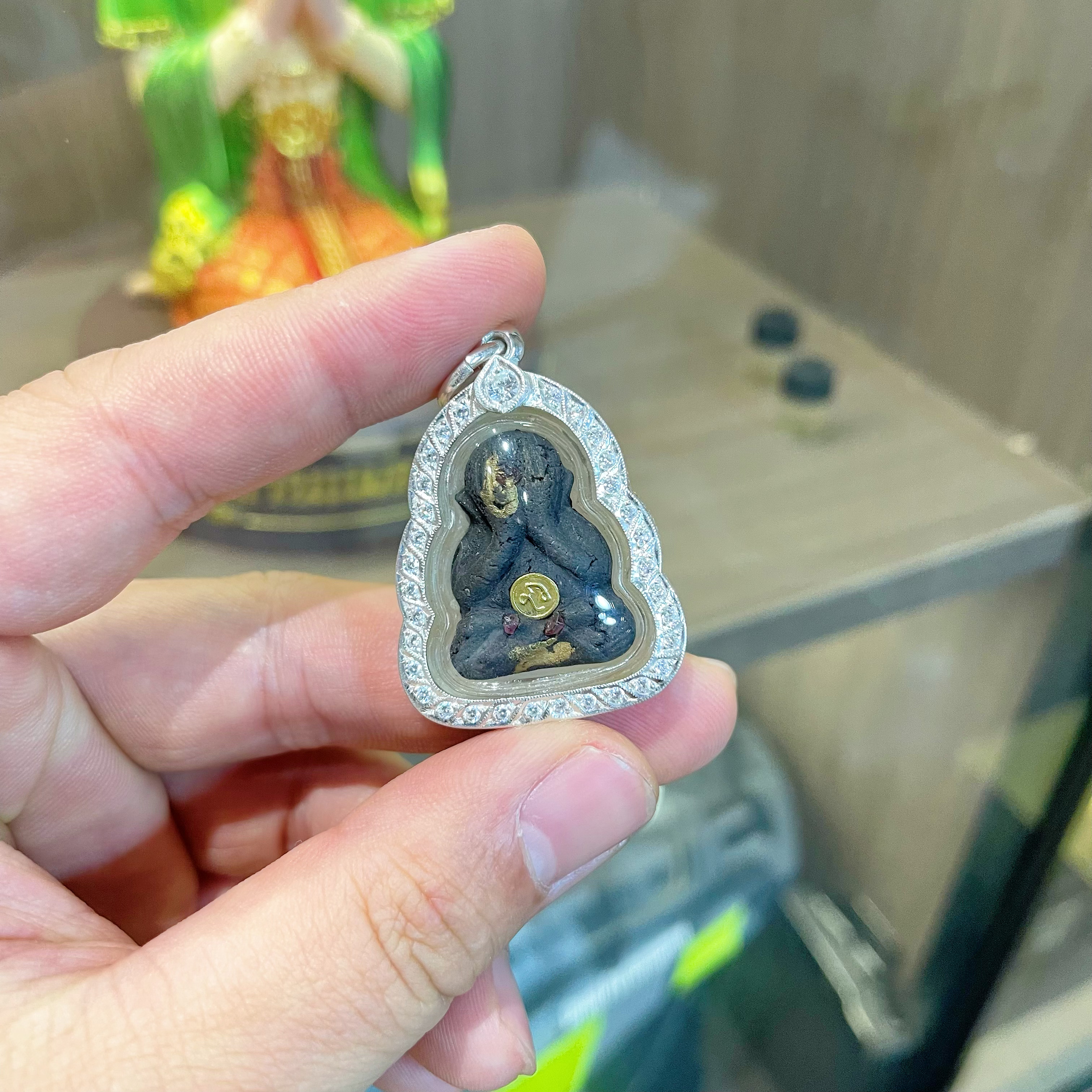 丁仔泰牌龙婆堪暖2566伦遮冷萨第三版限量必达掩面吊坠