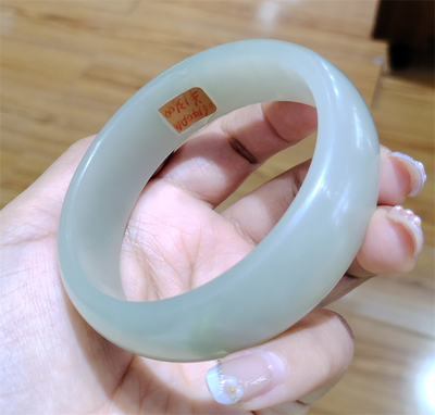小石头和田玉白玉手镯
