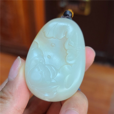 小石头和田玉荷花吊坠362596