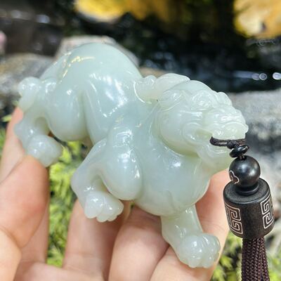 新疆和田山料鸭蛋青麒麟手把件麒麟挂件吊坠耳环摆件xx12073