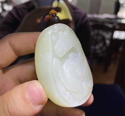 小石头和田玉挂件籽料