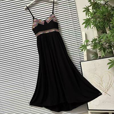 0321-24法系吊带通勤带胸垫收腰连衣裙刺绣U型露背设计感A字长裙