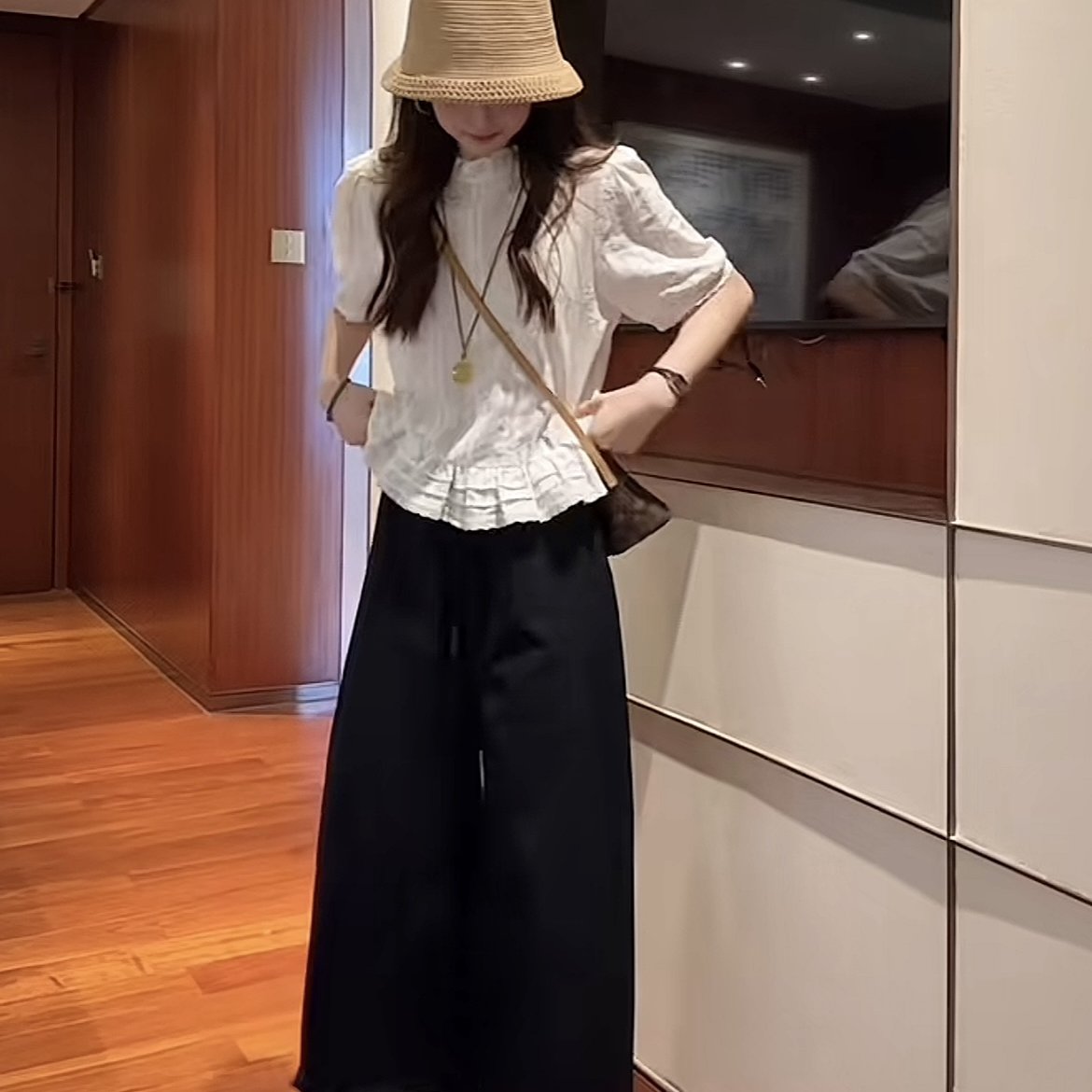 九莉服饰设计感花边上衣加花边长裤