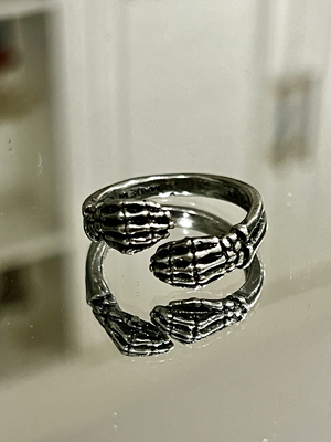 英国最后的拥抱骷髅手骨哥特戒指