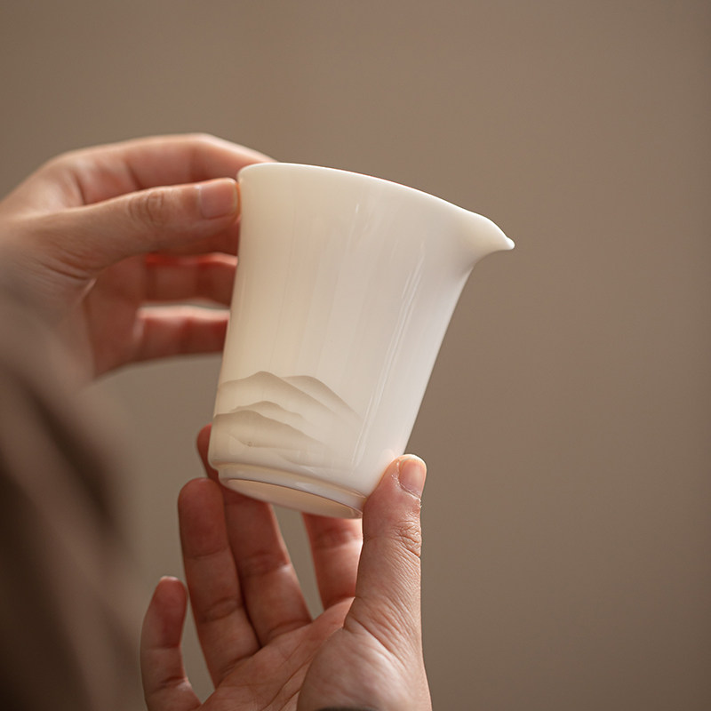 白瓷羊脂玉远山公道杯茶海分茶器功夫茶具配件家用简约不烫手公杯