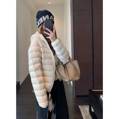 AMR UU◆火爆款～高端90白鸭绒轻薄短连帽排骨羽绒服女2025新秋冬