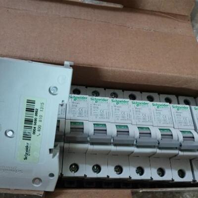 全新原装正品施耐德小型断路器 OSMC32N1D10 1P D10A 现货询价