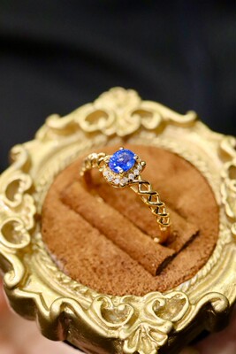 18k天然蓝宝石戒指金重1.38g，主石0.41ct，钻石0.064ct