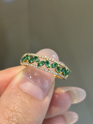 18K金祖母绿戒指，主石：0.325ct 钻石：0.138ct 重量：2.473g