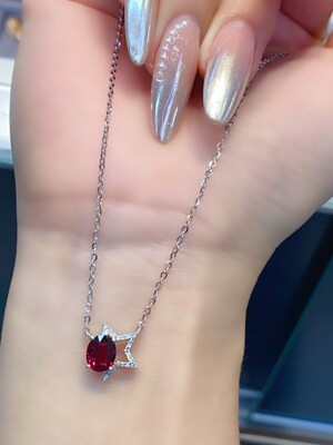 18k金碧玺锁骨链主石：0.9ct 总重：1.88g 钻石：0.063/21颗证书