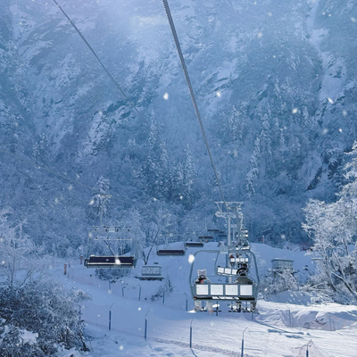 [汶川羌人谷滑雪场-门票+全天滑雪票(含雪具)+索道+成都往返车票]羌人谷滑雪场 成都往返