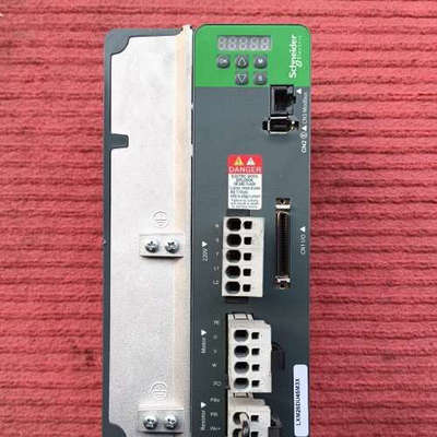 议价驱动器LXM26DU45M3X 成色如图 正常使用的机