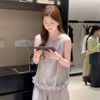 SANTA GROVE-肉显瘦A版花边包容性强宽松梨形首选小衫(不含裤子)