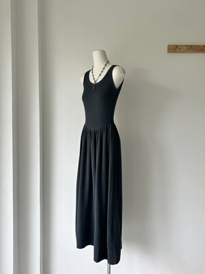 捡漏！气质修身显瘦显高背心裙2025秋冬新款韩版百搭长款连衣裙