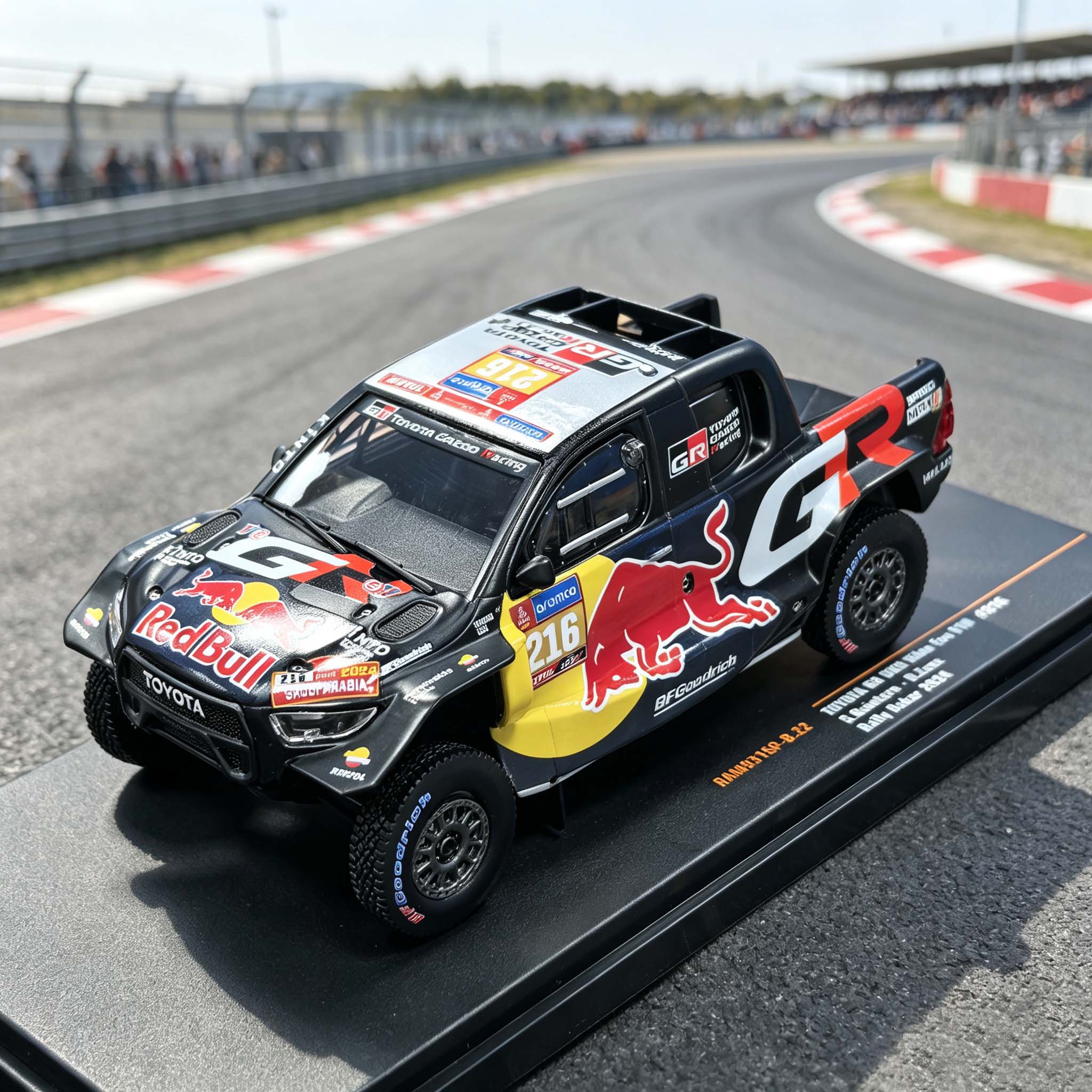 IXO 1/43 2024 达喀尔拉力赛 丰田 GR DKR Hilux Evo T1U #216号