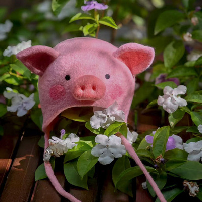 纯手工制作小猪羊毛毡遮耳帽