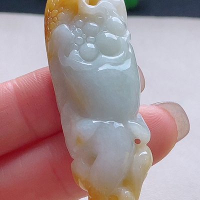 四会翡翠 水润细腻黄翡手工巧雕老坑种A货 今非昔比吊坠带证书