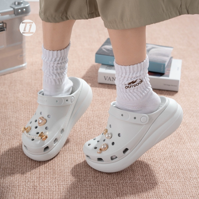 Crocs卡骆驰泡芙洞洞凉鞋