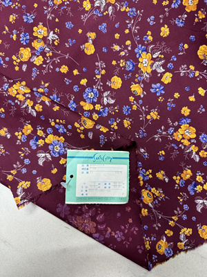 日单纯棉布料紫红底碎花幅宽112cm衬衫厚度一米140克10元半米价