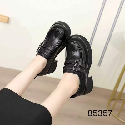 巴迪雅女鞋2025秋新款欧洲站真皮粗跟英伦风乐福鞋小皮鞋85357