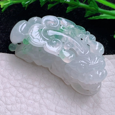 gp实拍49.8*24*15缅甸A货翡翠冰飘花招财大貔貅皮休玉吊坠 玉挂件